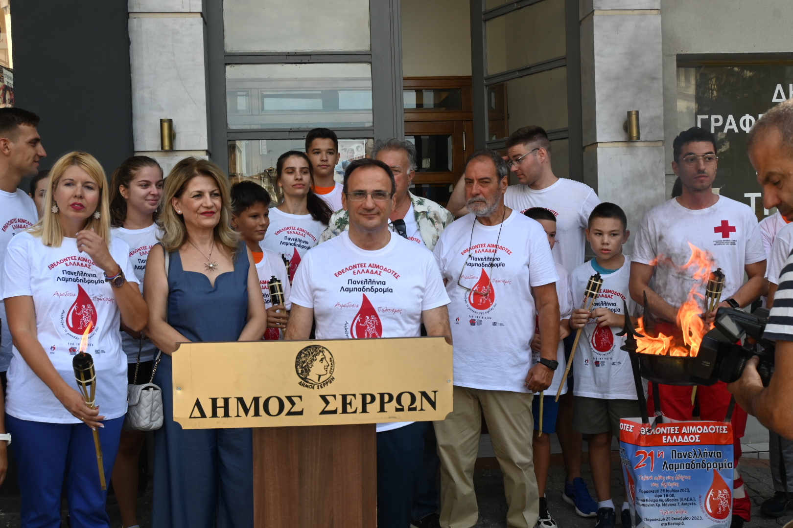 Ο Δήμαρχος Σερρών υποδέχθηκε τη Φλόγα της Αγάπης στο Δημαρχείο «Κρατάμε ...