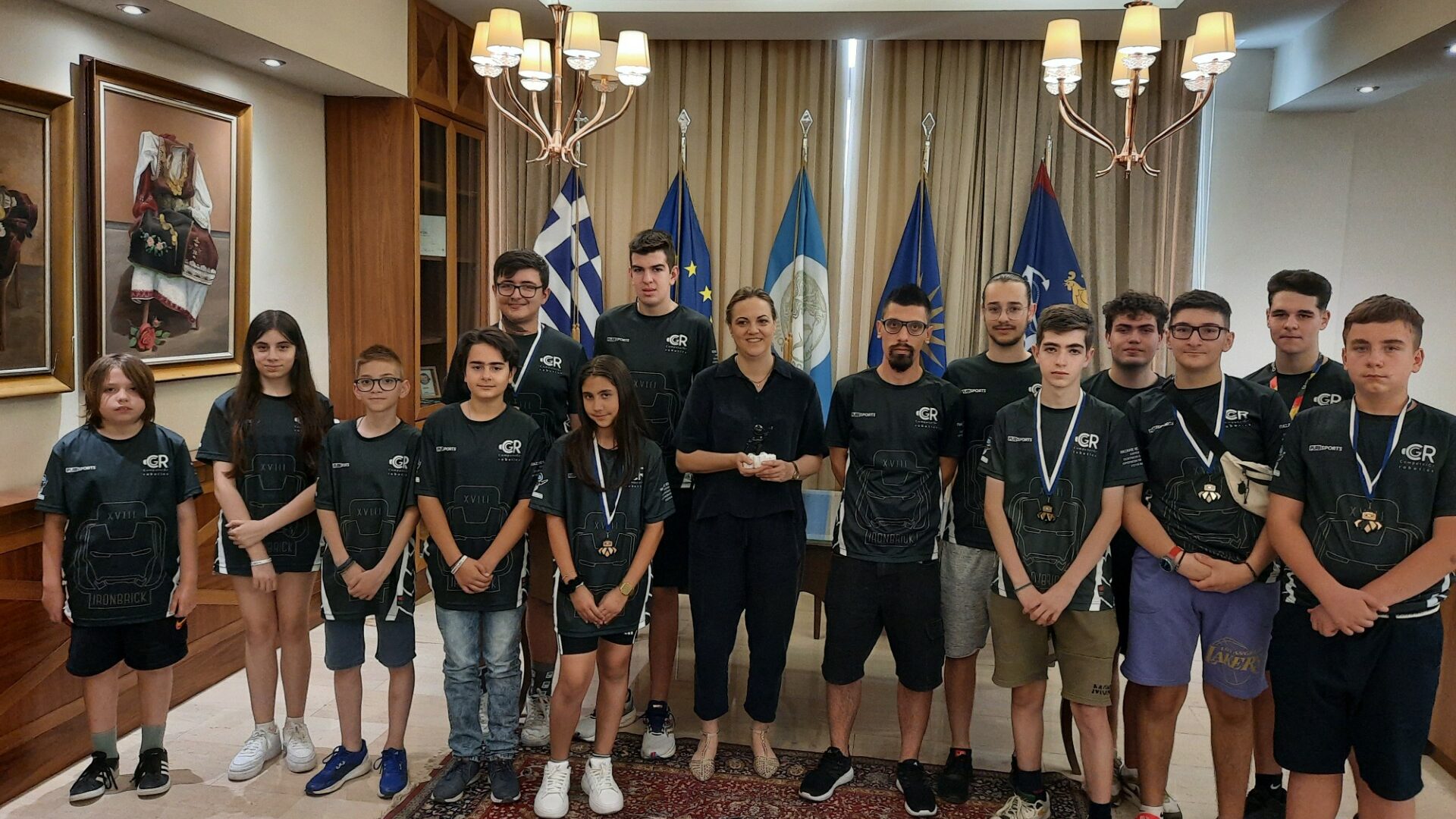 Η Δήμαρχος Σερρών Βαρβάρα Μητλιάγκα υποδέχθηκε στο Δημαρχείο την ομάδα ...